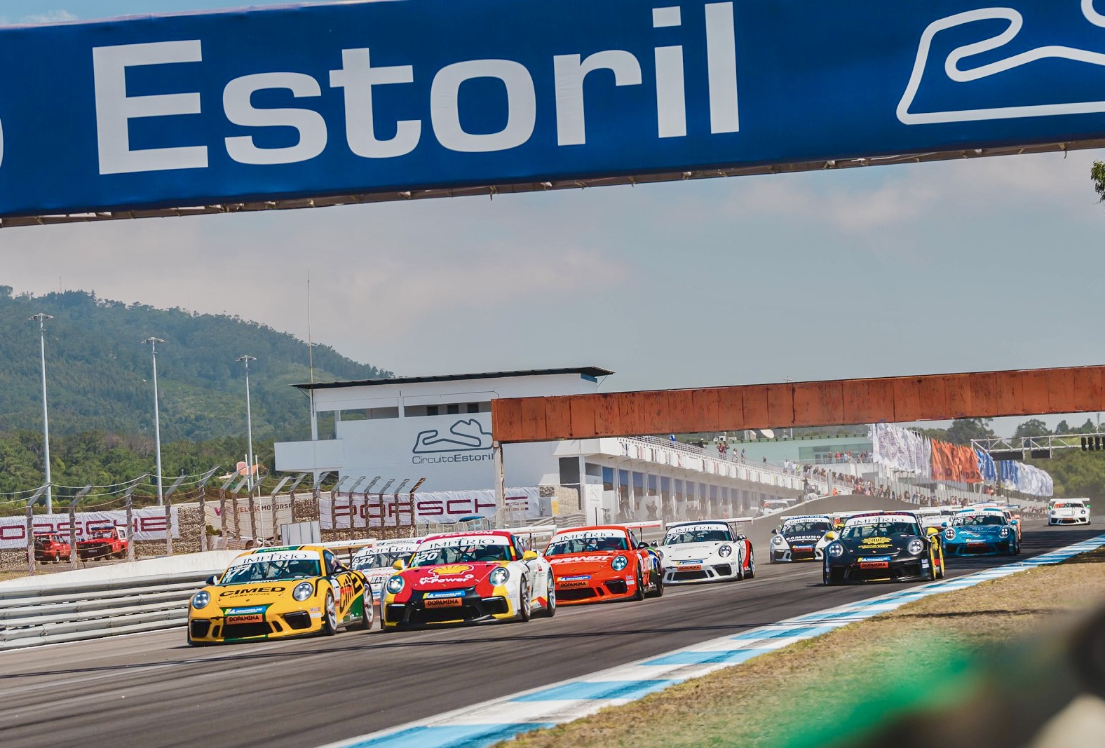 Porsche Cup C6 Bank visita Portugal em fim-de-semana duplo - VMotores